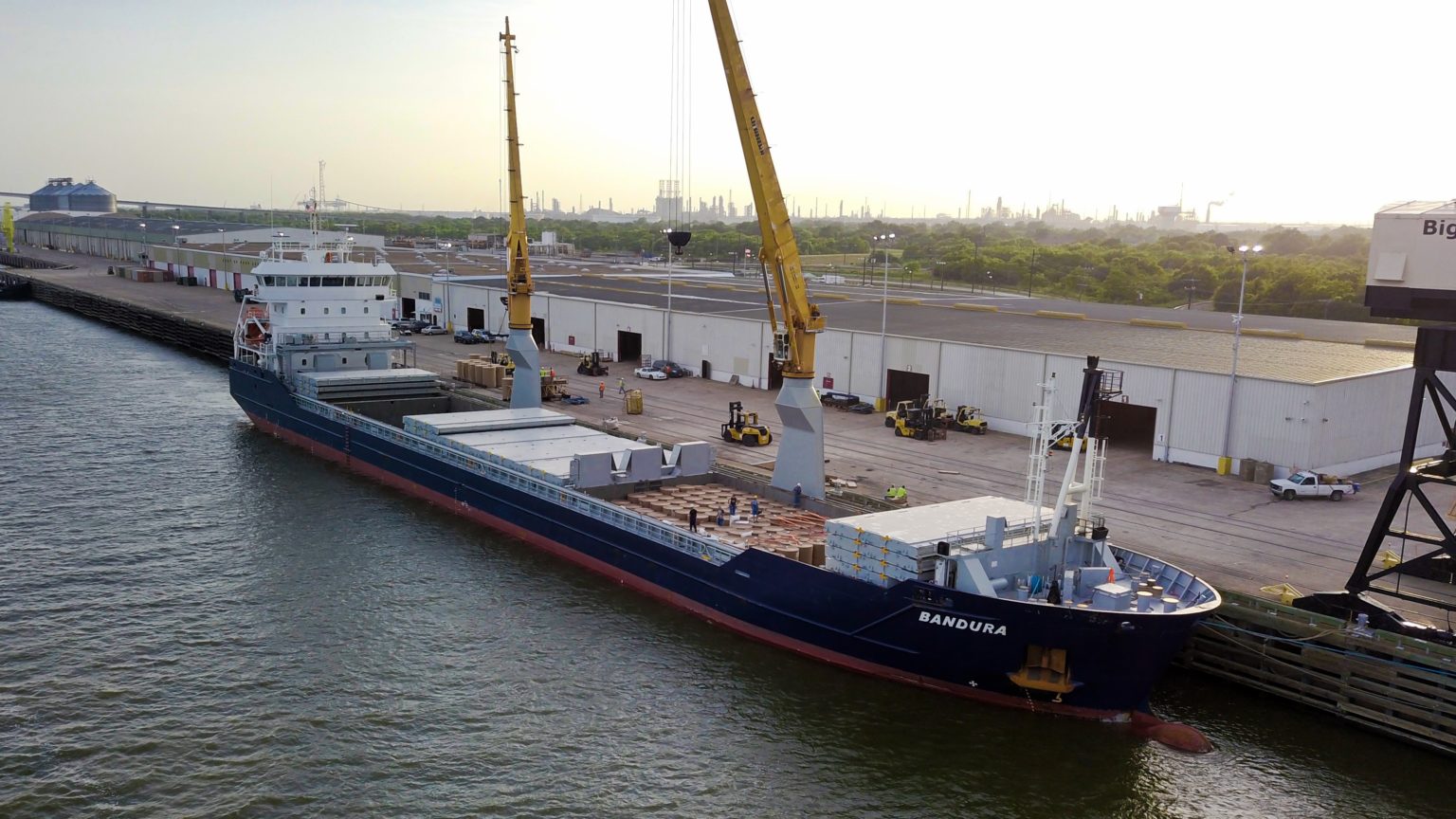 Noordwijk Ocean Services will outfit Damen Combi freighter with scrubber.